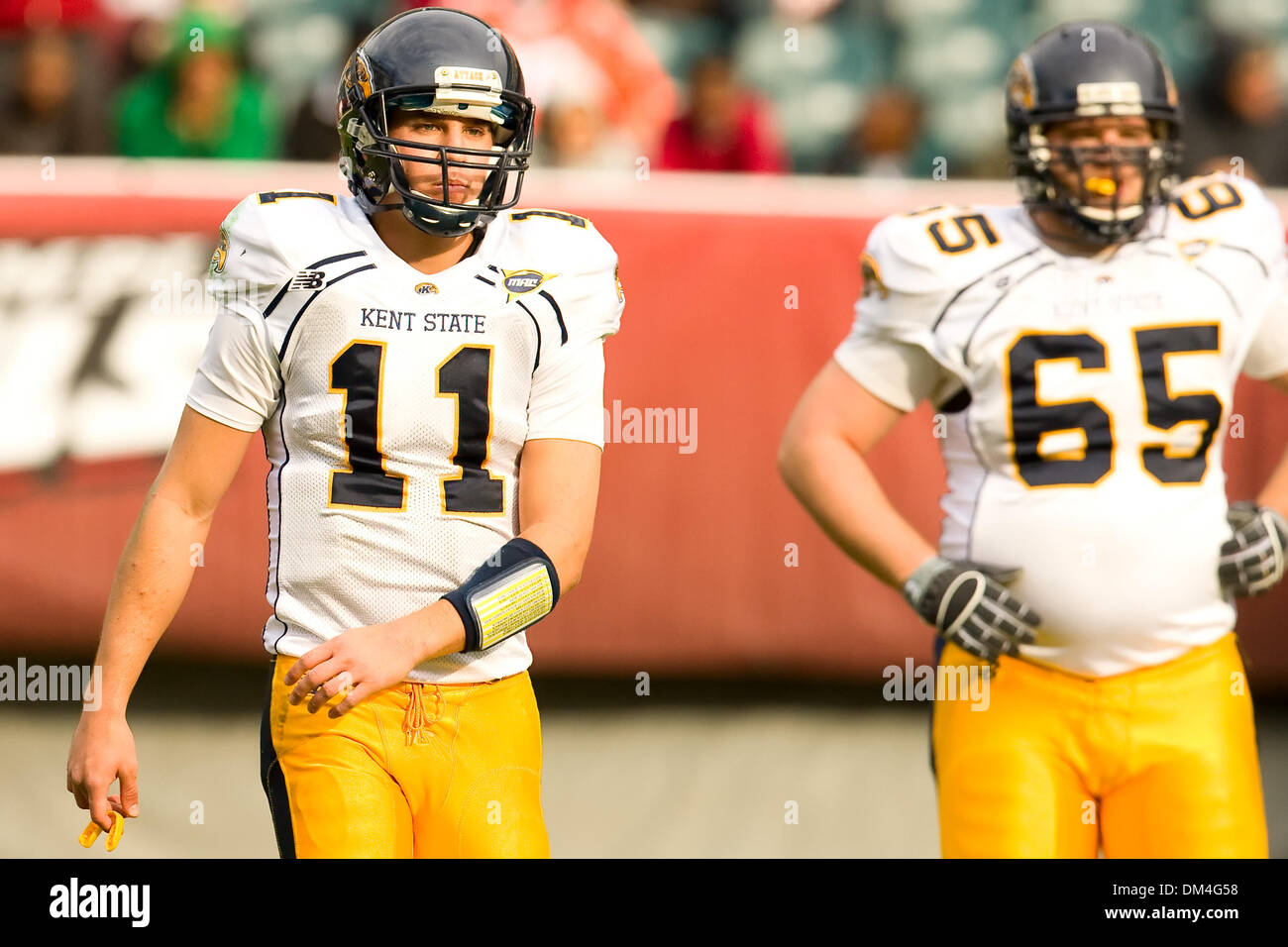 Kent State Golden Flash quarterback Spencer Keith (11) looking over to ...