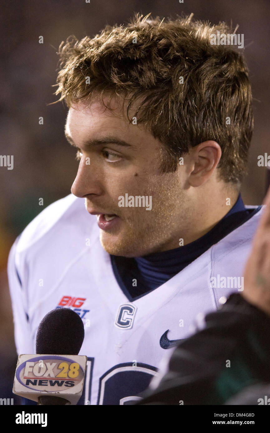 21 November 2009: Connecticut Huskies quarterback Zach Frazer (10 ...
