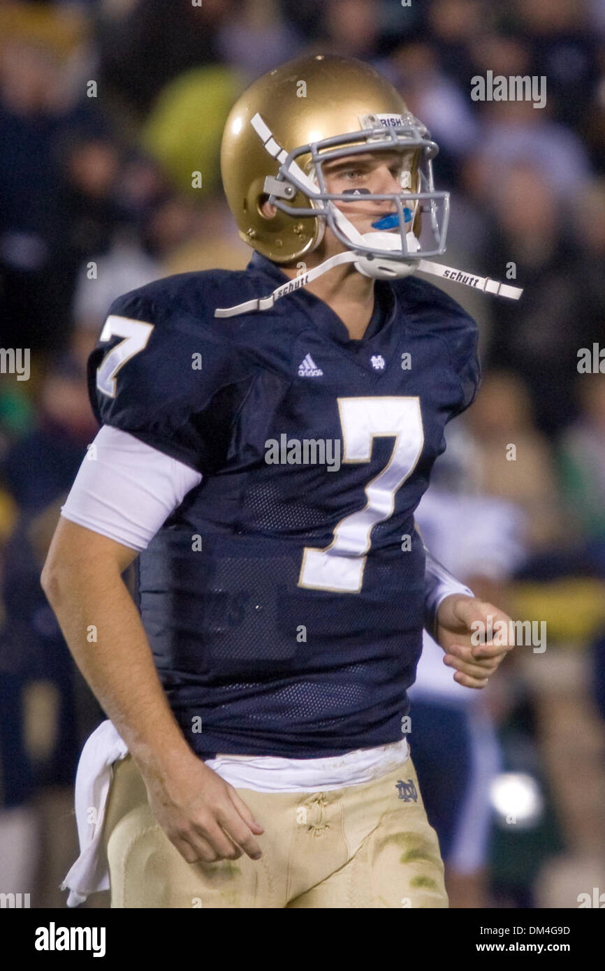 21 November 2009: Notre Dame Fighting Irish quarterback Jimmy Clausen ...