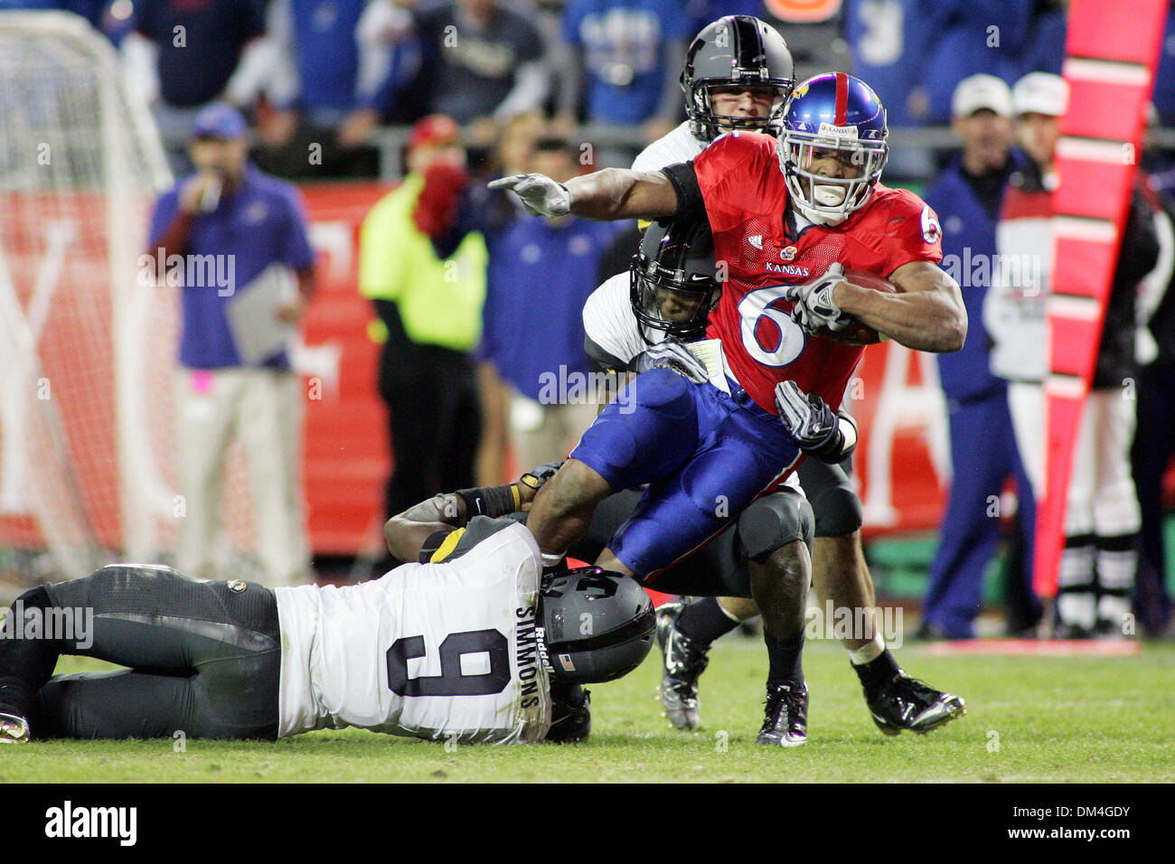 Missouri defensive back Kevin Rutland (20), safety Jasper Simmons (9 ...