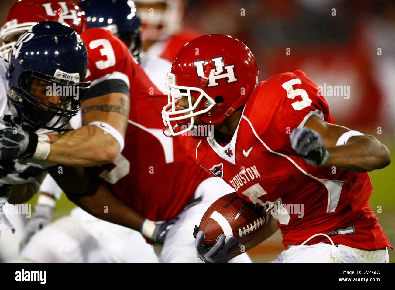 Charles Sims (#5) of the University of Houston Cougars runs free as the ...