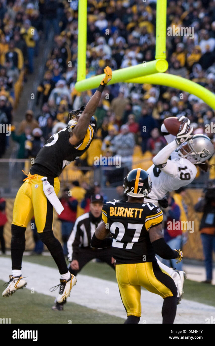 06 December 2009: Oakland Raiders wide receiver Todd Watkins (19 ...