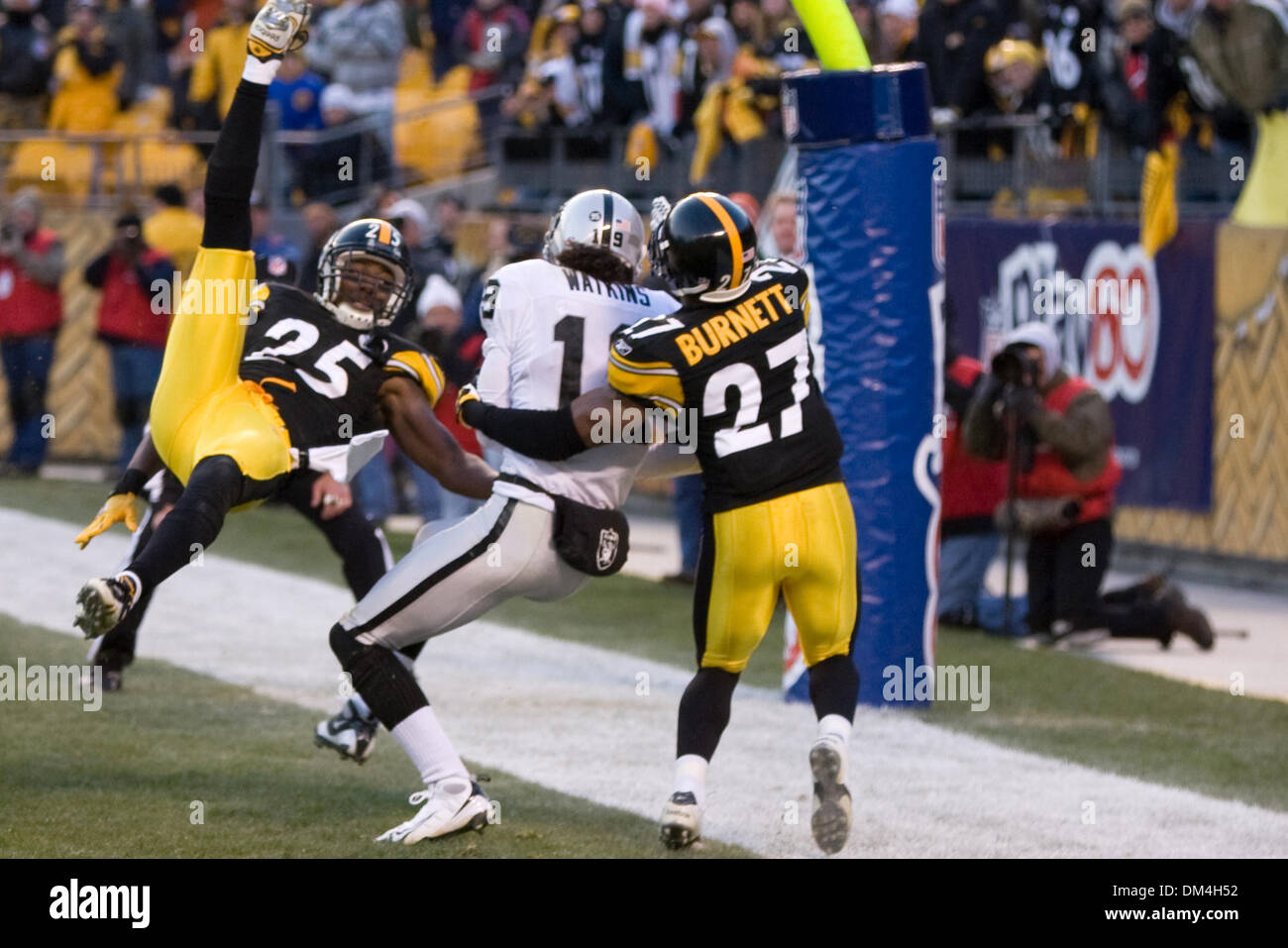 06 December 2009: Oakland Raiders wide receiver Todd Watkins (19 ...