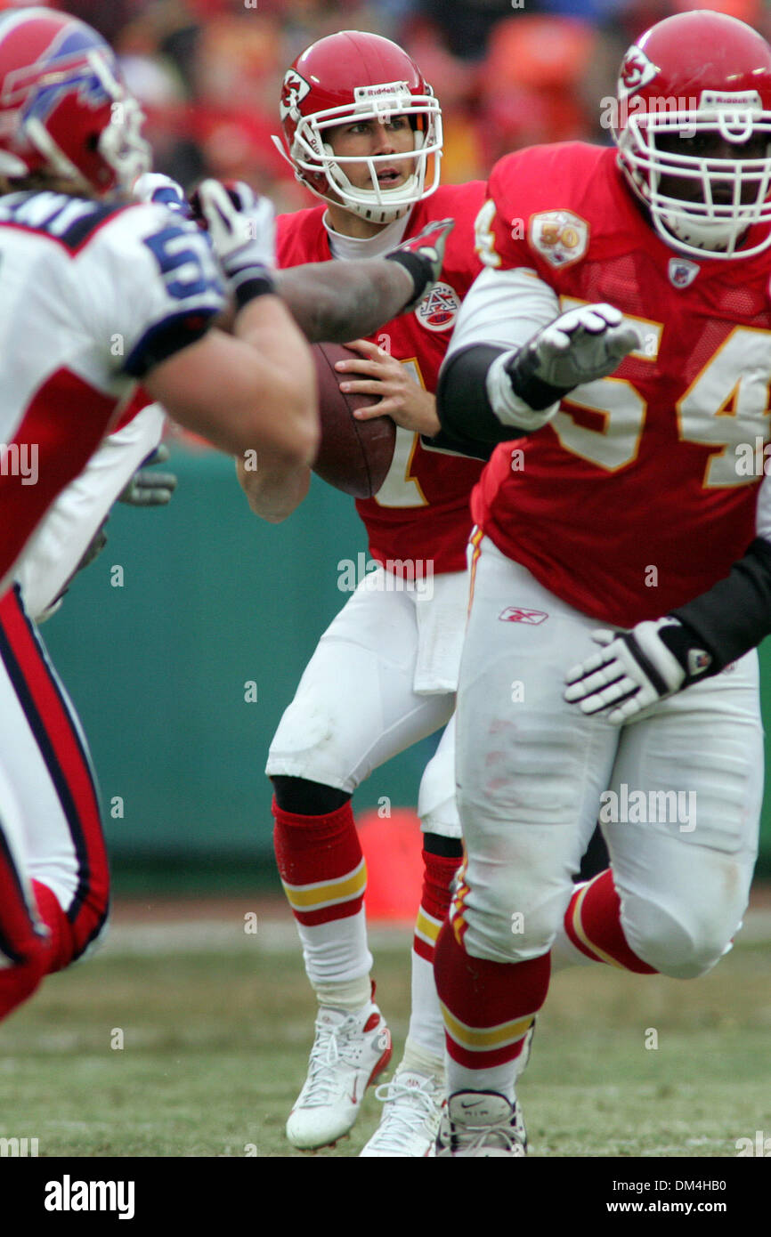 Kansas City Chiefs quarterback Matt Cassel (7) looks to pass during the ...