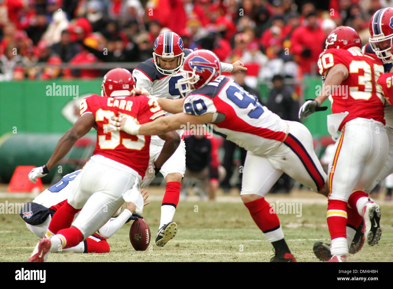 Arrowhead stadium football field hi-res stock photography and images ...