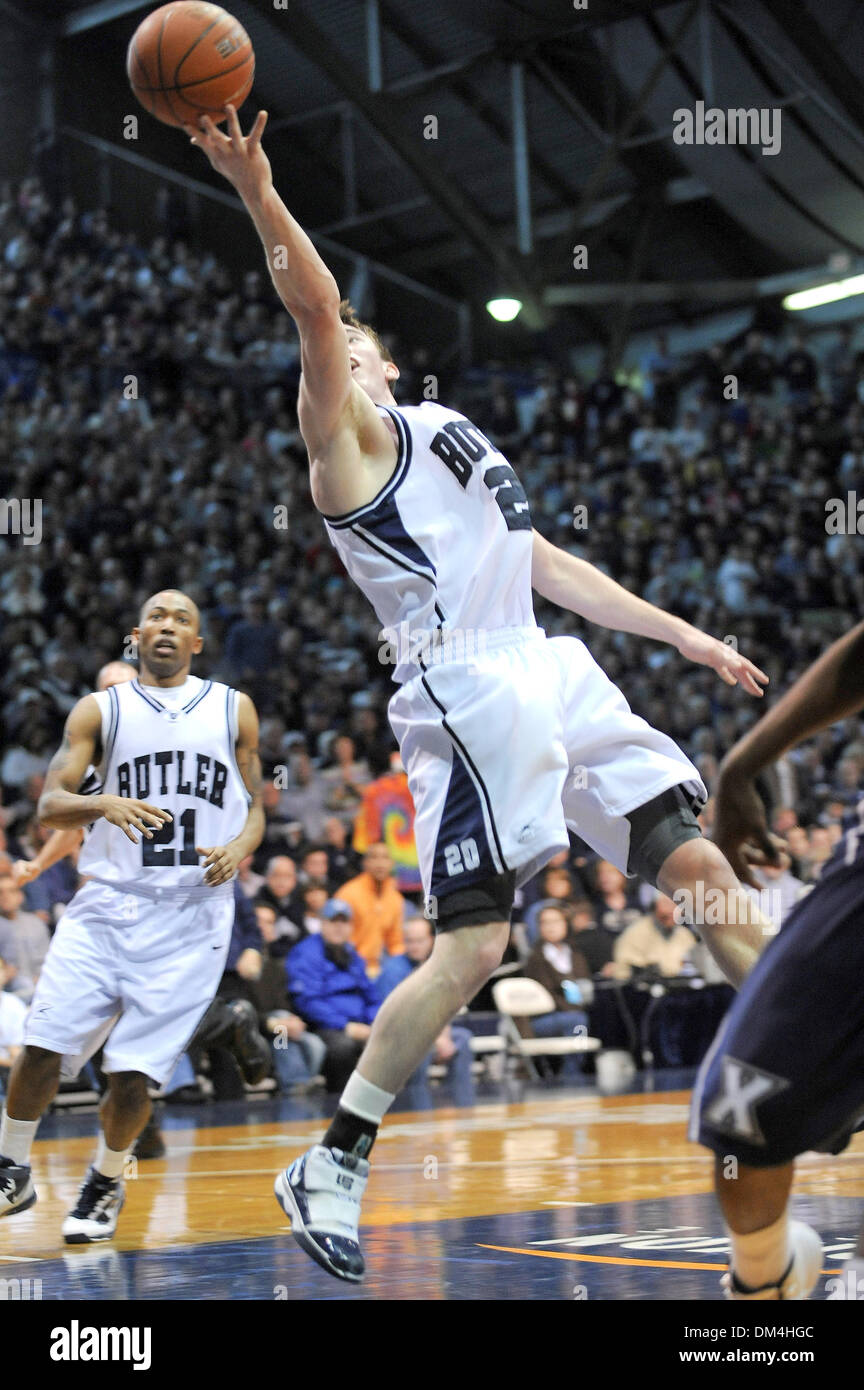 Bulldogs Gordon Hayward scores a last-second shot to win the over the ...