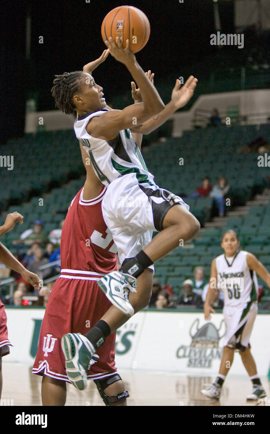 19 December 2009: Cleveland State Vikings Shawnita Garland (14) drives ...