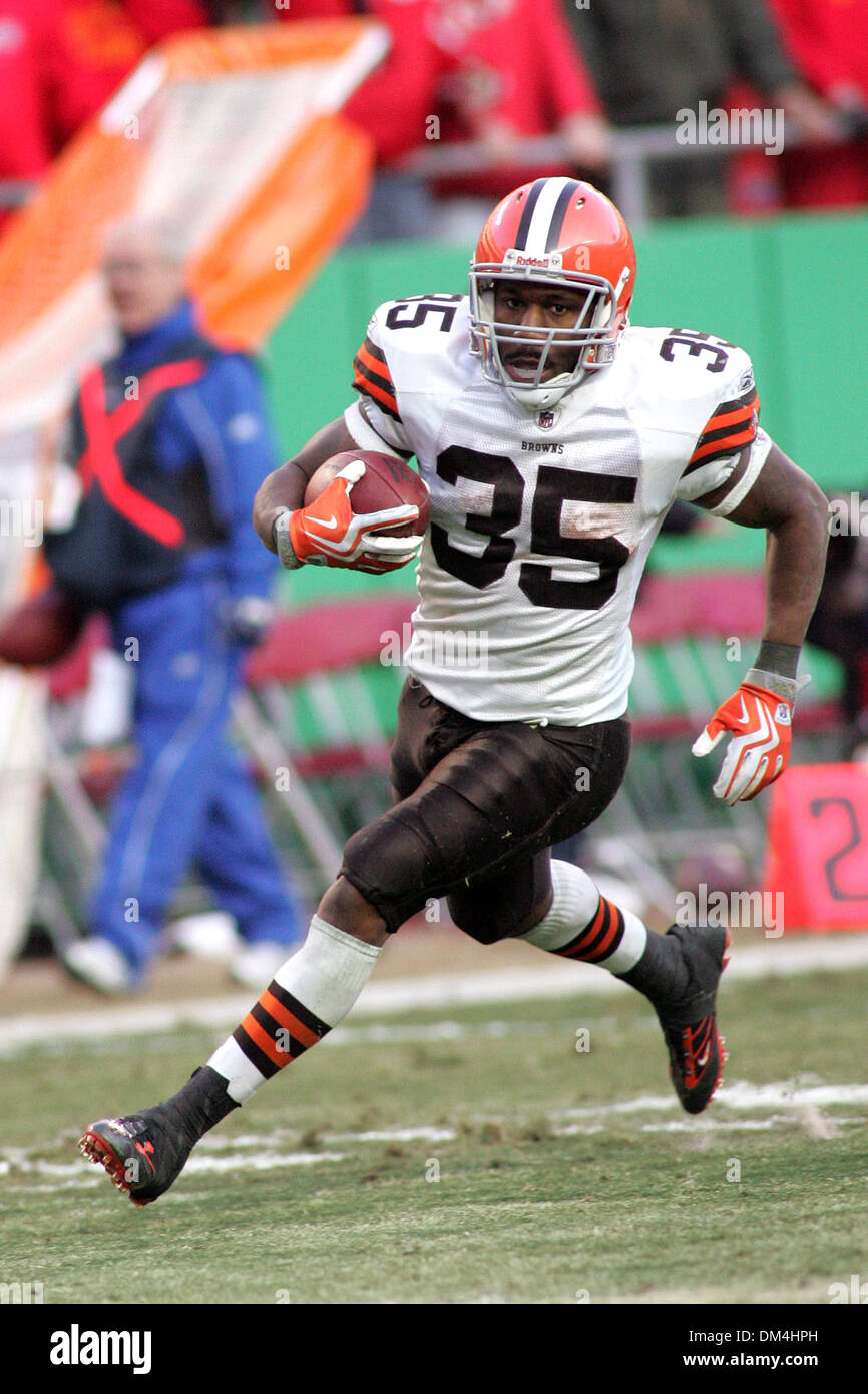 Cleveland Browns running back Jerome Harrison (35) runs in for a ...