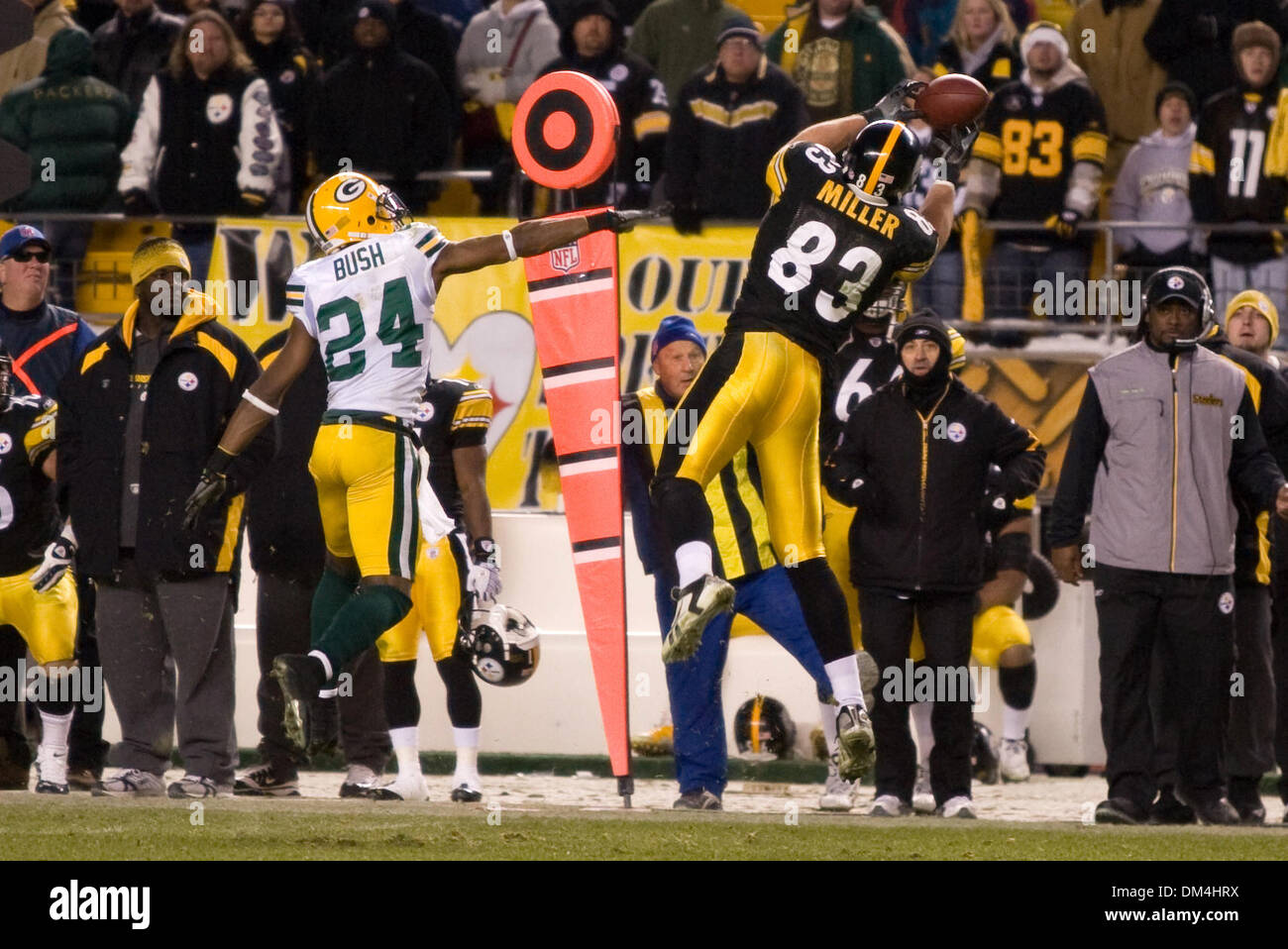 20 December: Pittsburgh Steelers Heath Miller (83) makes a catch for a ...