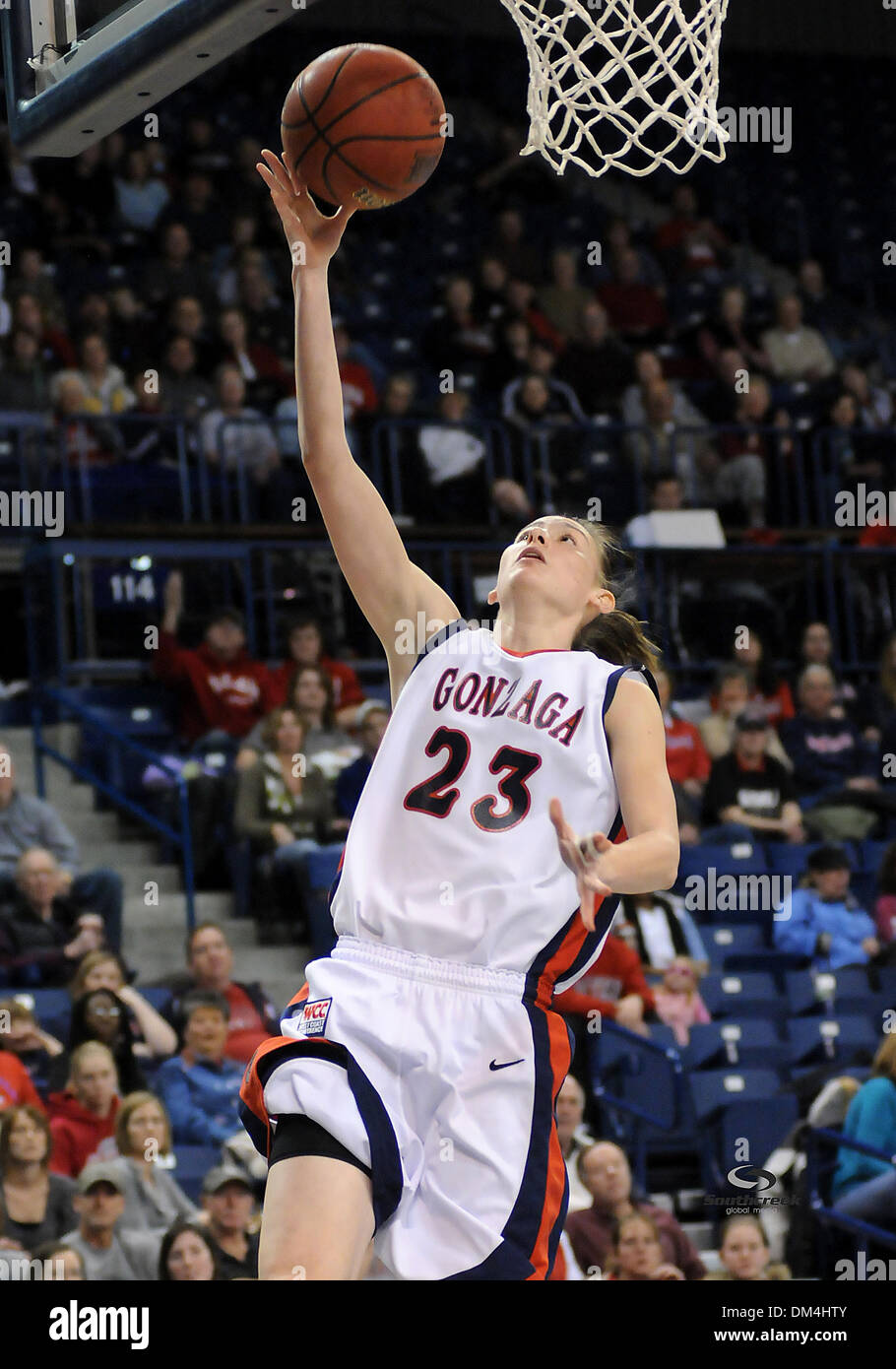Gonzaga's Katelan Redmon gets the easy lay up during the second half a ...