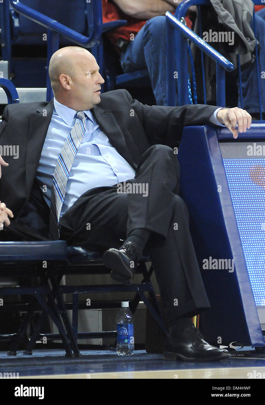 Gonzaga head coach Kelly Graves looks on during a NCAA college ...