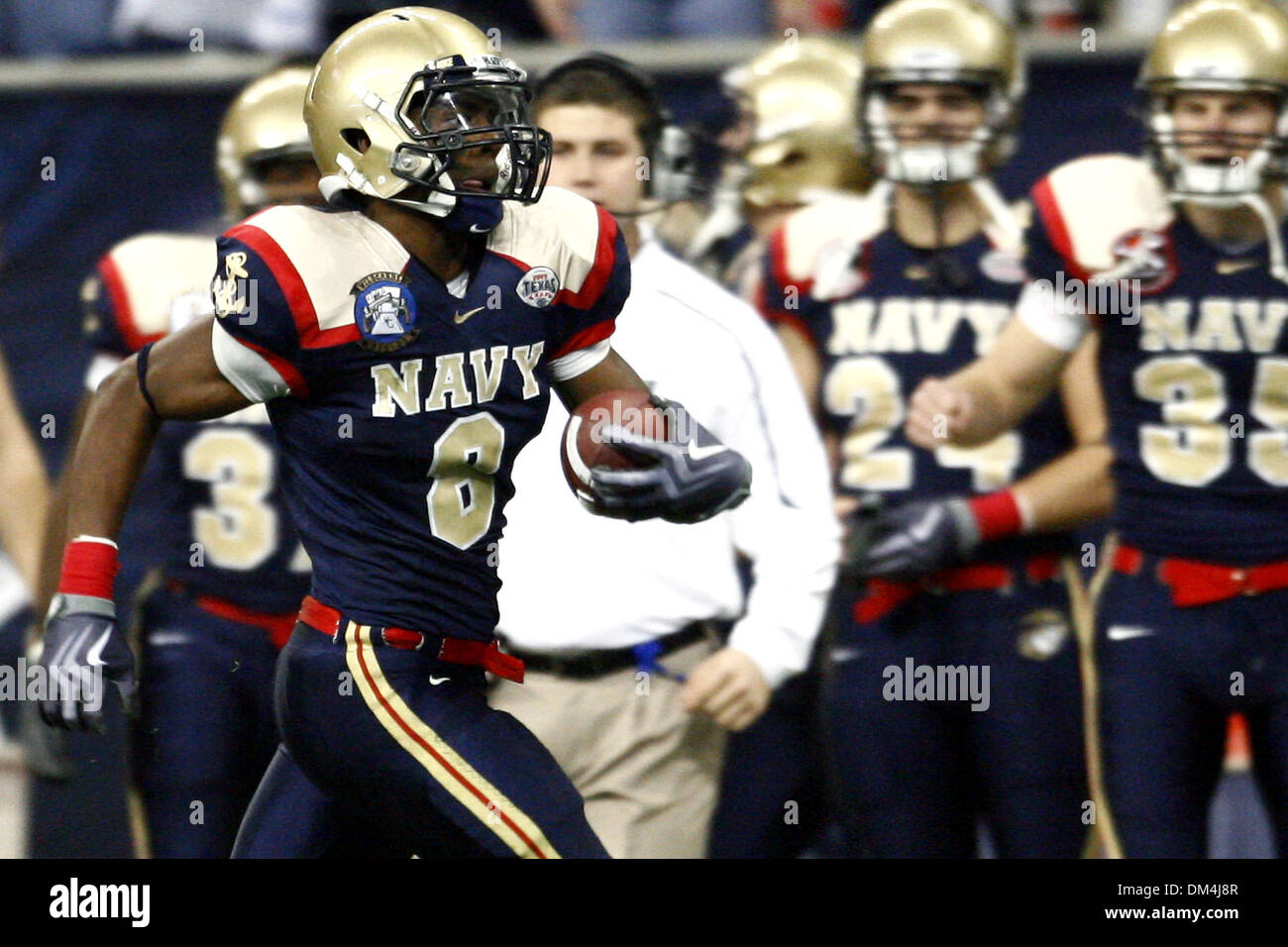 Navy Midshipmen Safety Wyatt Middleton (8) runs back a 4th quarter ...