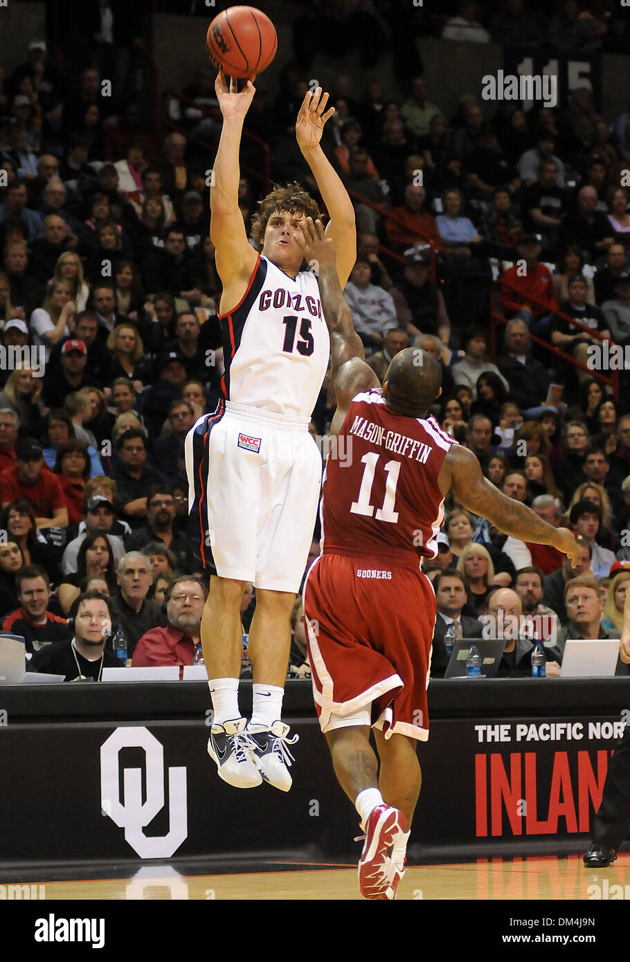 Gonzaga's Matt Bouldin (15) hits the three pointer over Oklahoma's ...