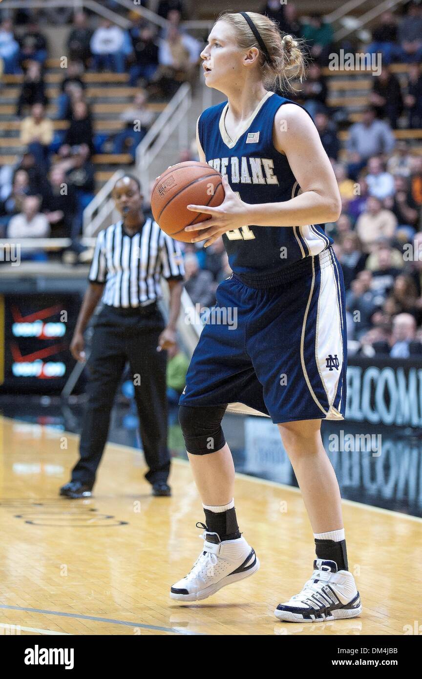 Notre Dame beats Purdue 79-75.(23) Melissa Lechlitner averaged 6.2 ...