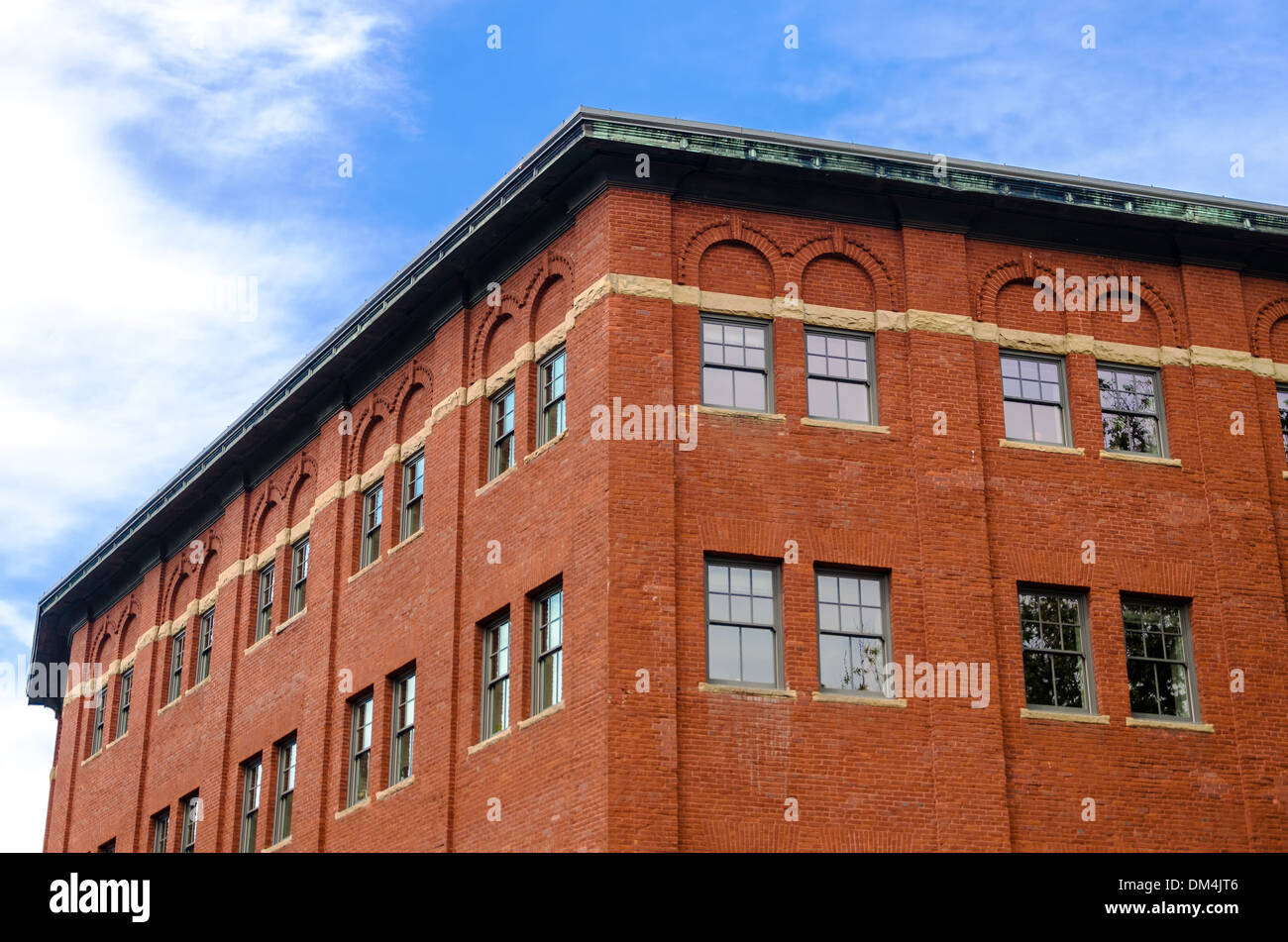 Brick building corner hi-res stock photography and images - Alamy