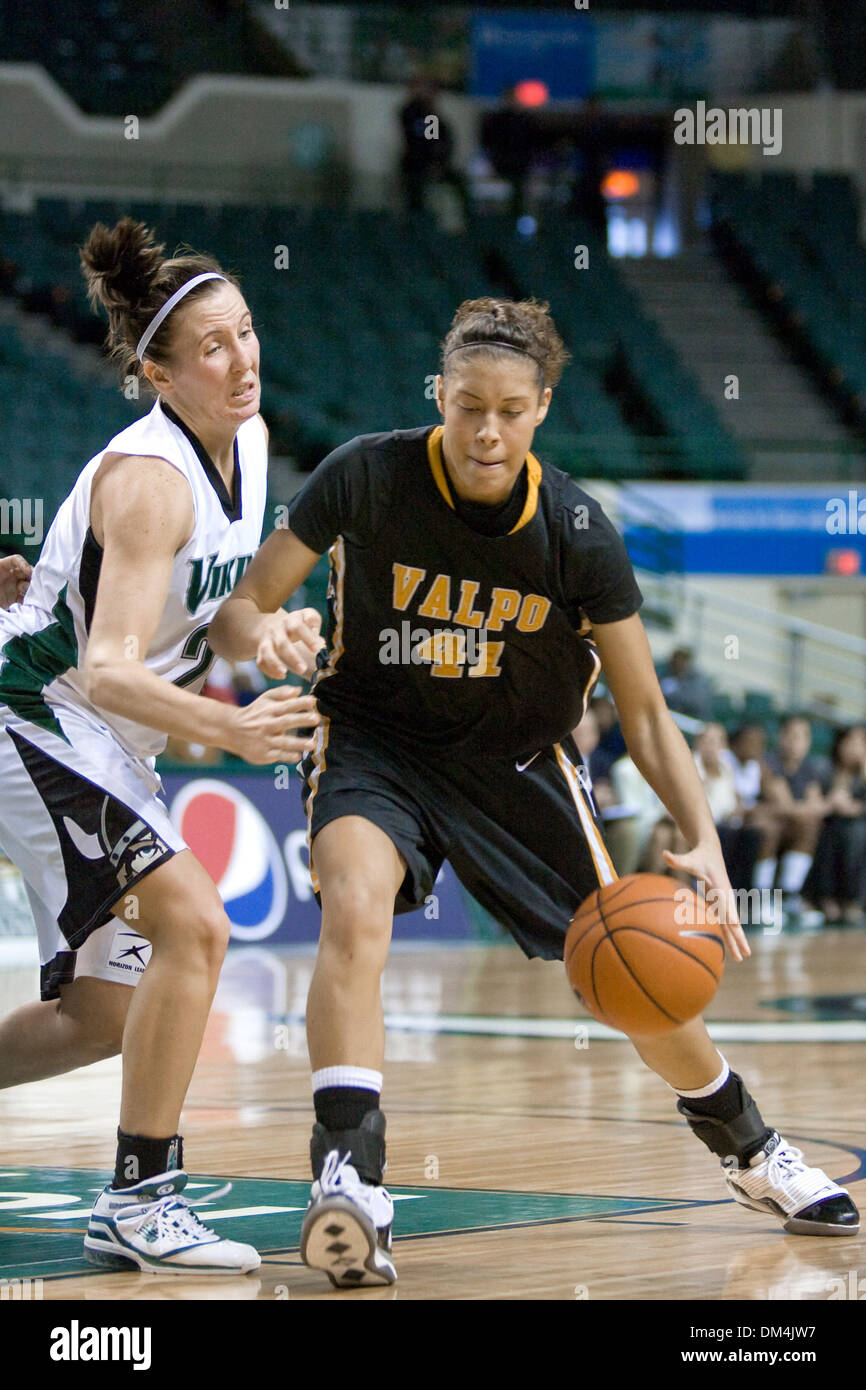 16 January 2010: Valparaiso Crusaders Ashley Varner (41) drives to the ...