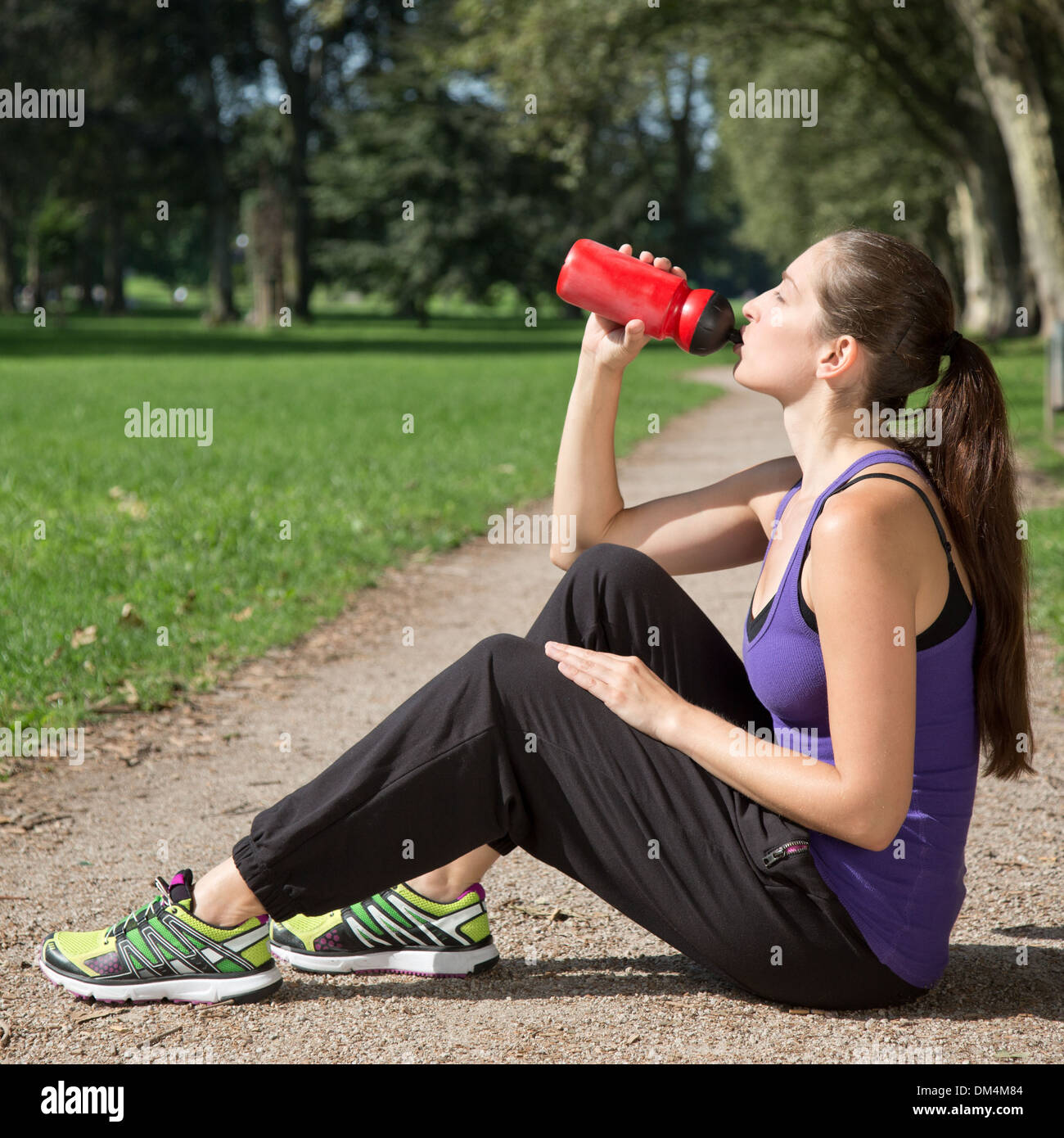 Athlete drinking a sports drink hi-res stock photography and images - Alamy