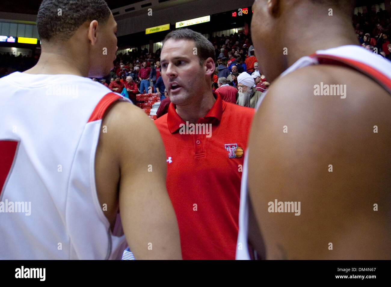 Texas Tech University head coach Pat Knight has a word with some Lobo ...