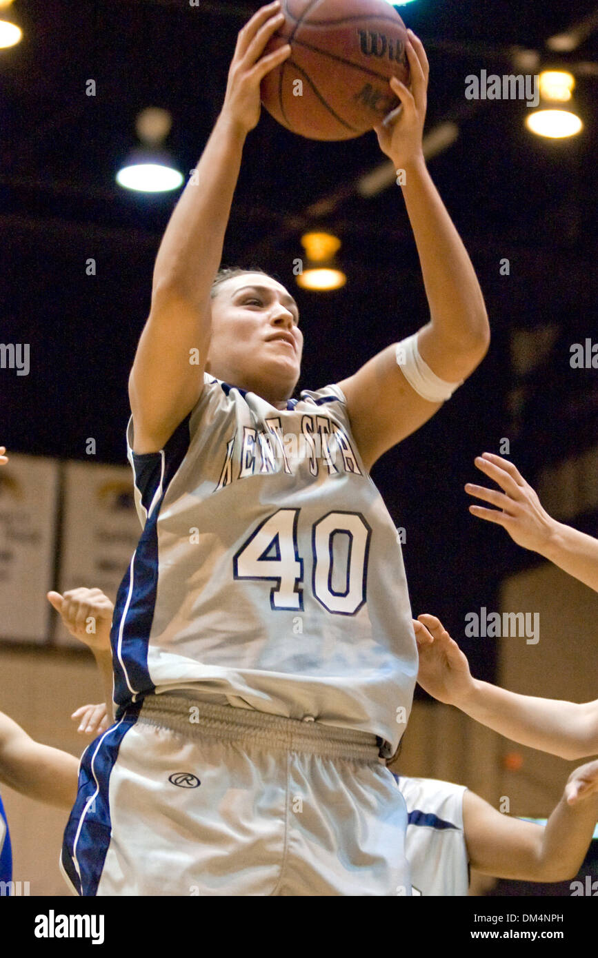 19 January 2010: Kent State Golden Flashes Ellie Shields (40) grabs a ...