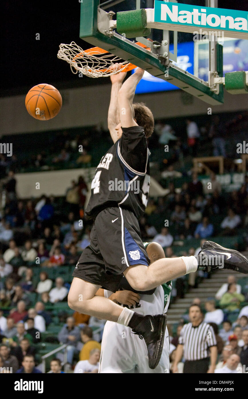 College basketball winning streak hi-res stock photography and images ...