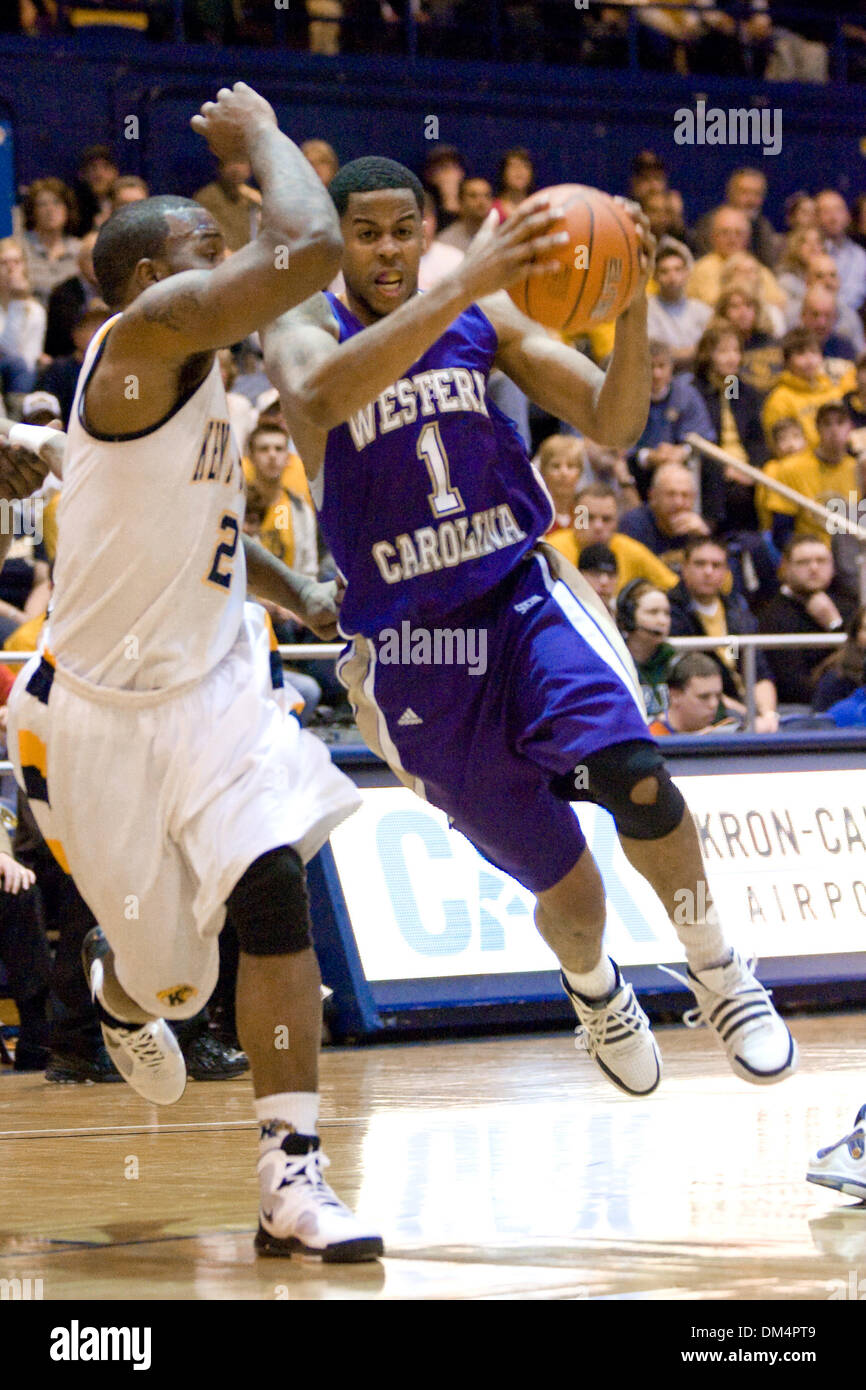 20 February 2010: Western Carolina Catamounts Brandon Giles (1) drives ...