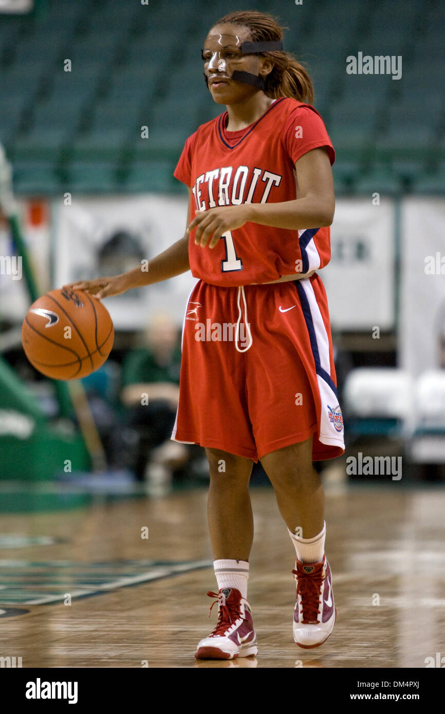 25 February 2010: Detroit Titans Jalesa Jones (1) during the NCAA ...