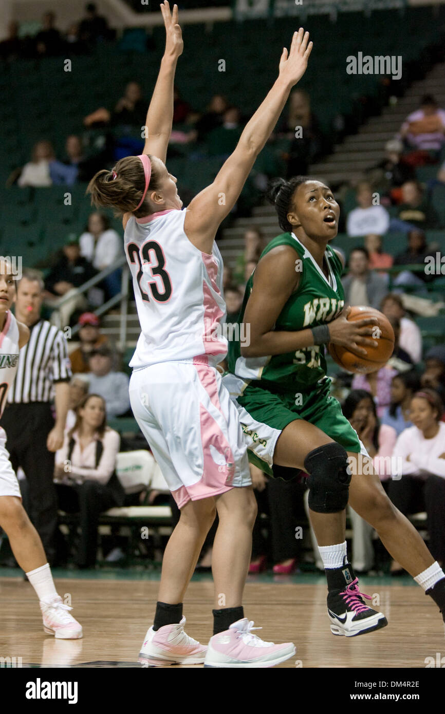 27 February 2010: Wright State Raiders Ta-myra Davis (5) drives to the ...