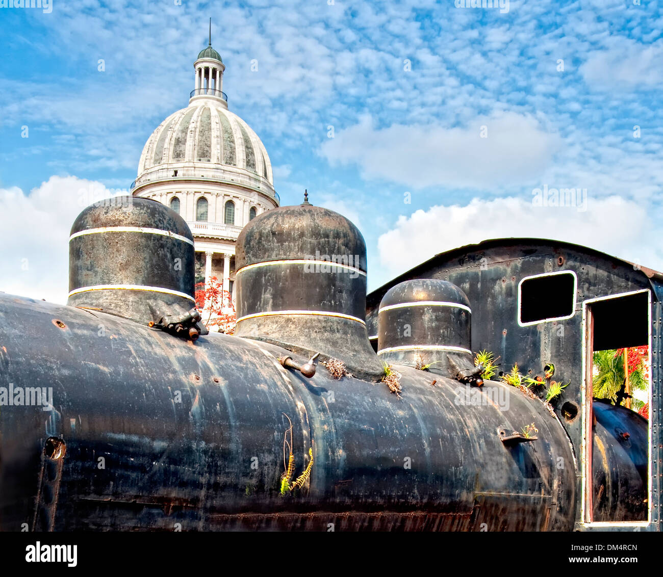 Derelict building cuba hi-res stock photography and images - Alamy