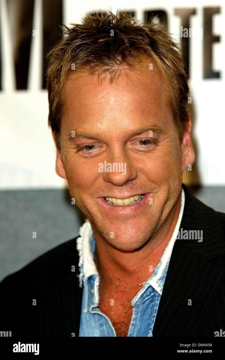 Sept. 10, 2002 - Toronto, CANADA - PHONE BOOTH PRESS CONFERENCE.AT THE ...