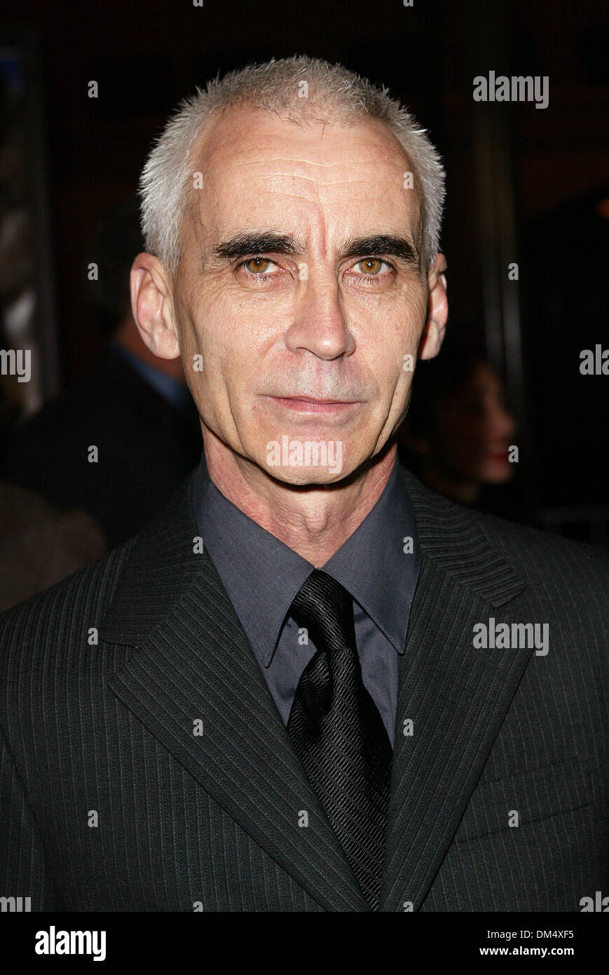 Die another day lee tamahori 2002 hi-res stock photography and images ...