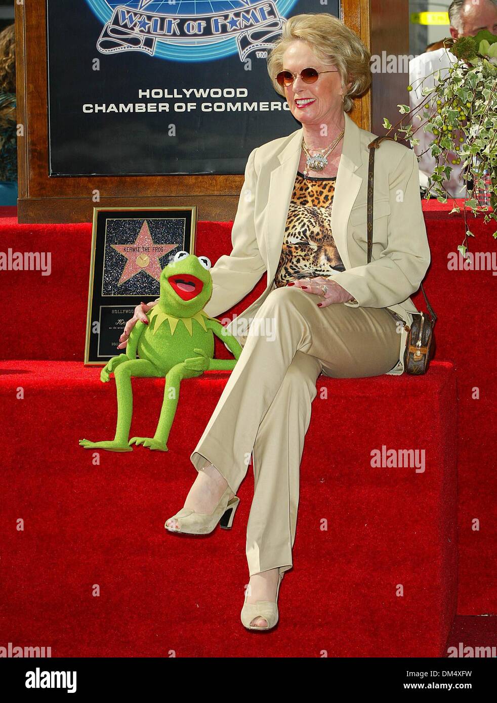 Nov. 14, 2002 - Hollywood, CALIFORNIA - KERMIT THE FROG AND TIPPI ...