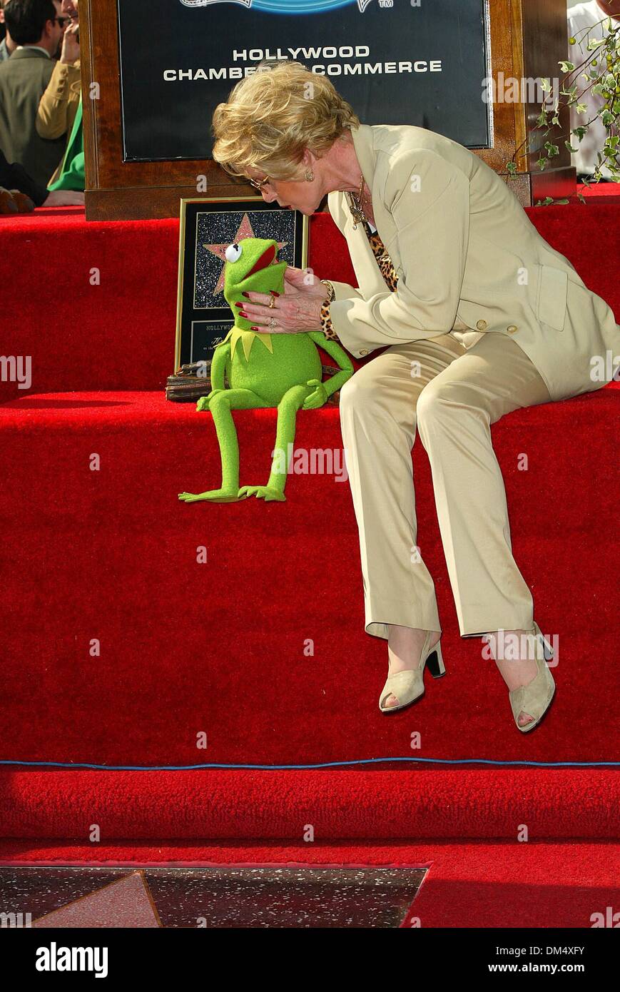 Nov. 14, 2002 - Hollywood, CALIFORNIA - KERMIT THE FROG AND TIPPI ...