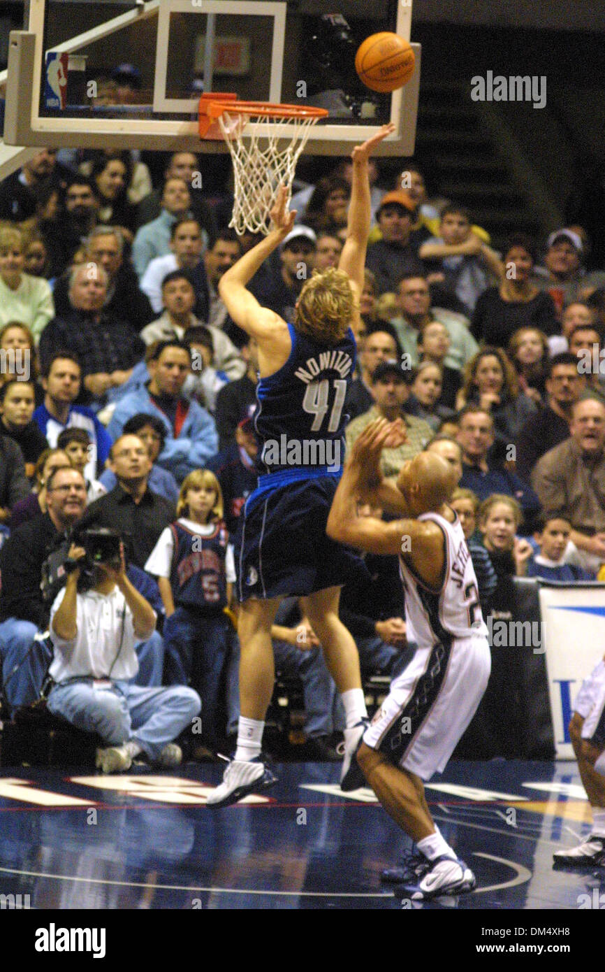 Dallas mavericks jersey hi-res stock photography and images - Alamy