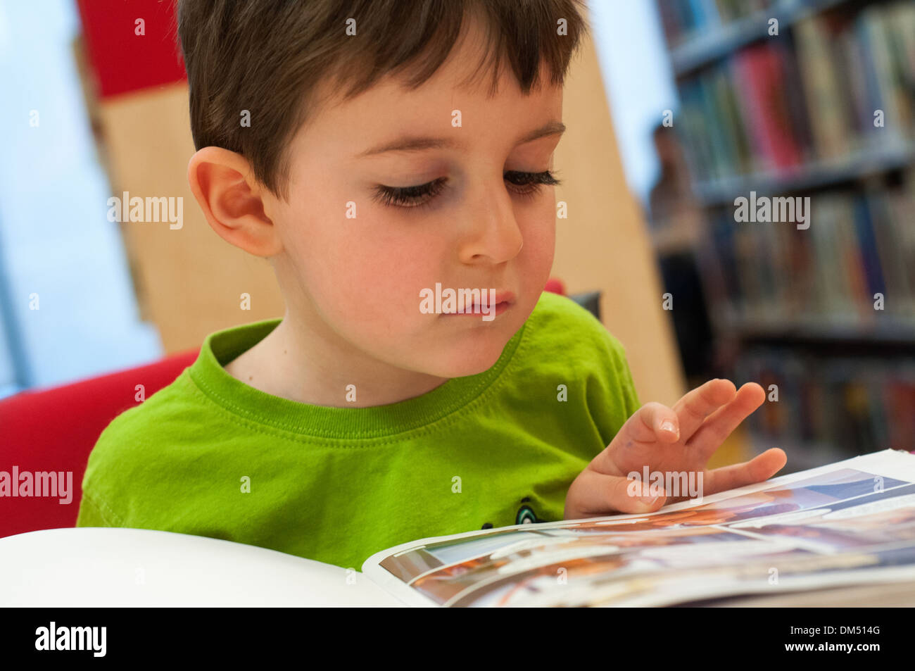 Library books children reading hi-res stock photography and images - Alamy
