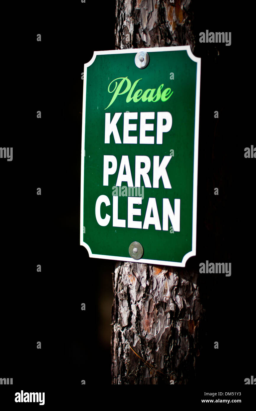 Park sign asking to please keep park clean Stock Photo - Alamy