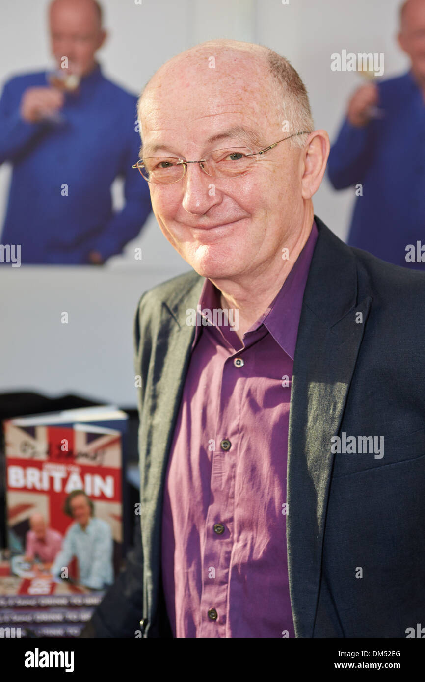 Bbc wine expert hi-res stock photography and images - Alamy