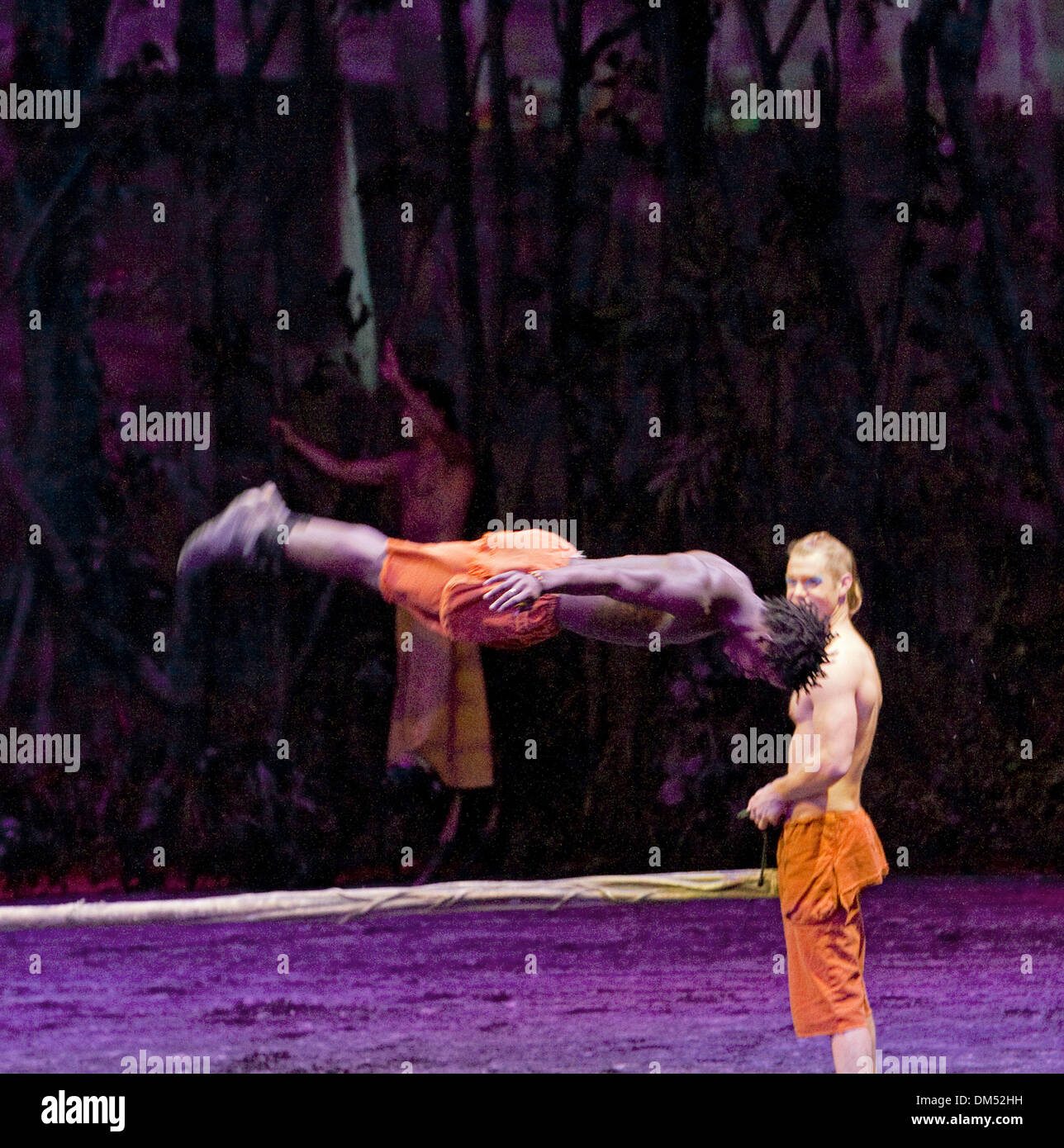 Touring acrobats hi-res stock photography and images - Alamy
