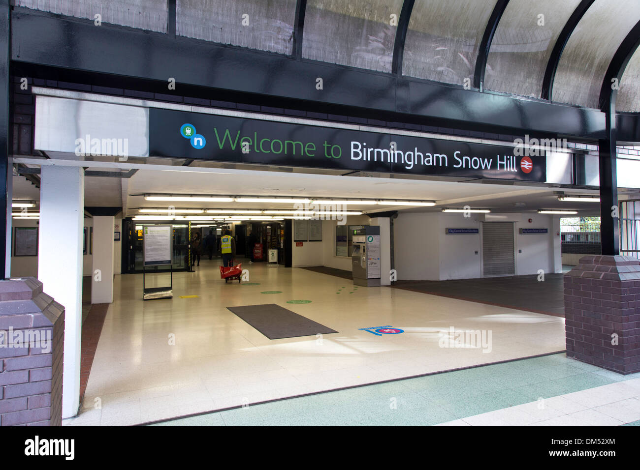 Birmingham snow hill station entrance hi-res stock photography and ...