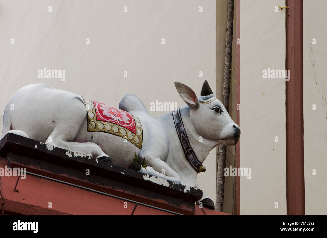 Cow statue hi-res stock photography and images - Alamy