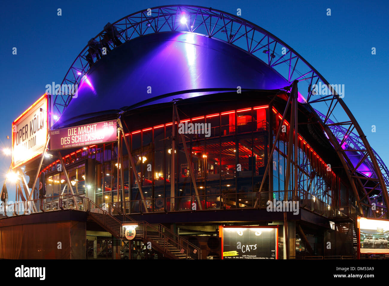 Musicaltheater hi-res stock photography and images - Alamy