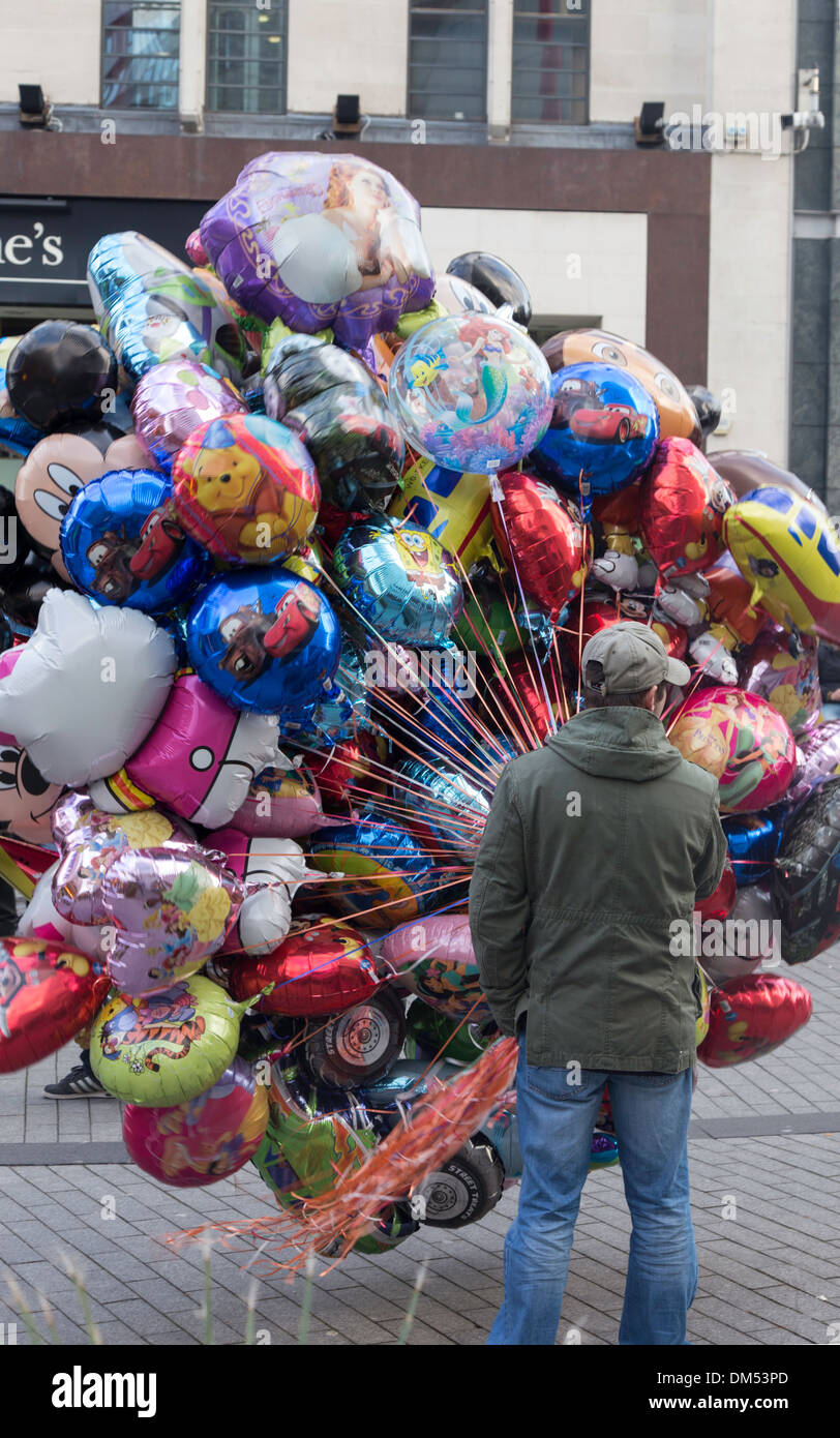 Street sellers selling balloons, Birmingham, UK Stock Photo - Alamy