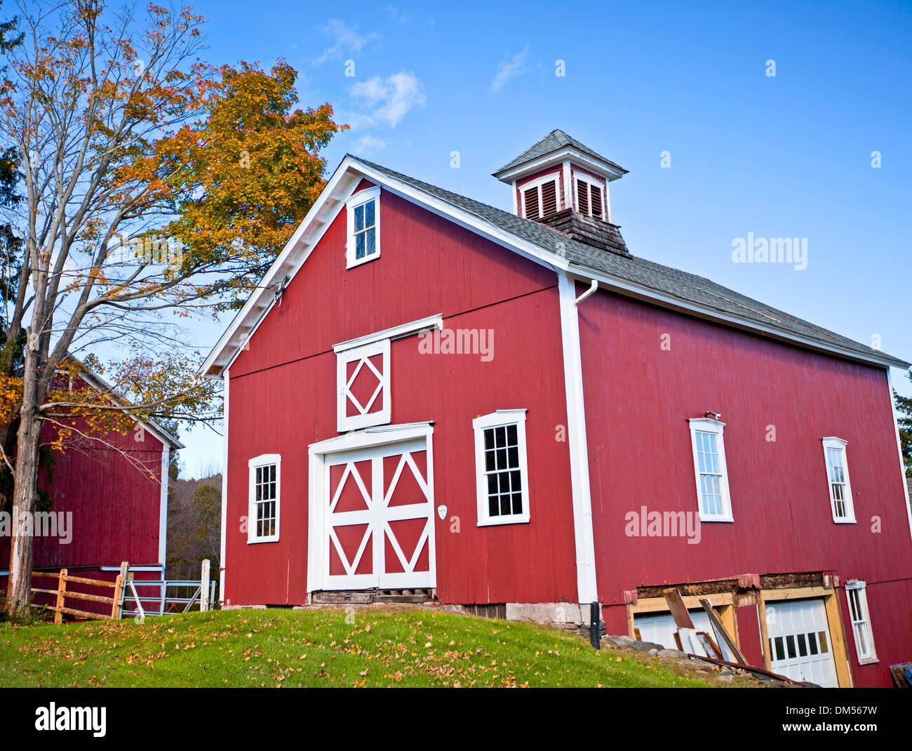 Nice Red Barn Classic New England Barn FaveThing.com