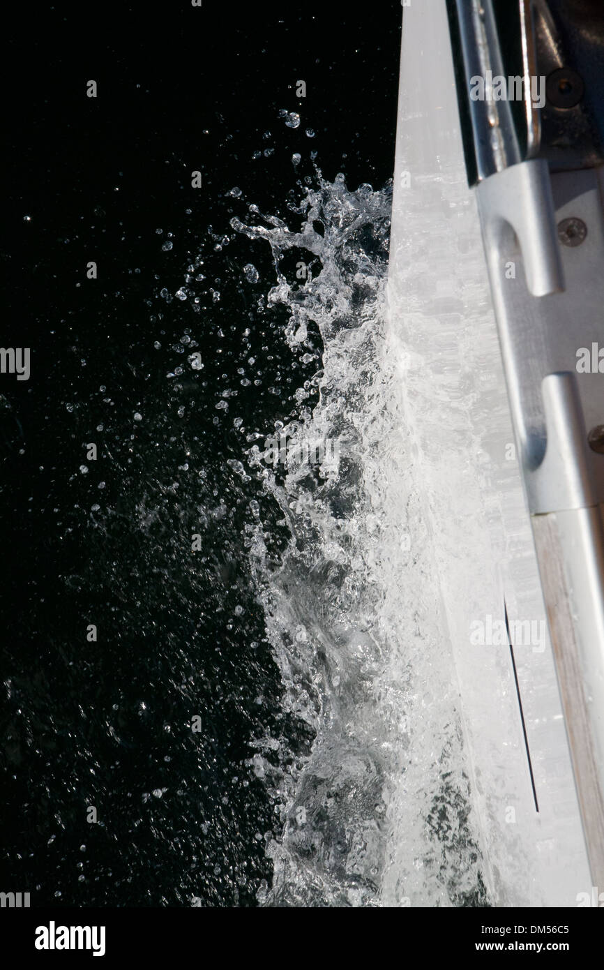 Bow wave hi-res stock photography and images - Alamy