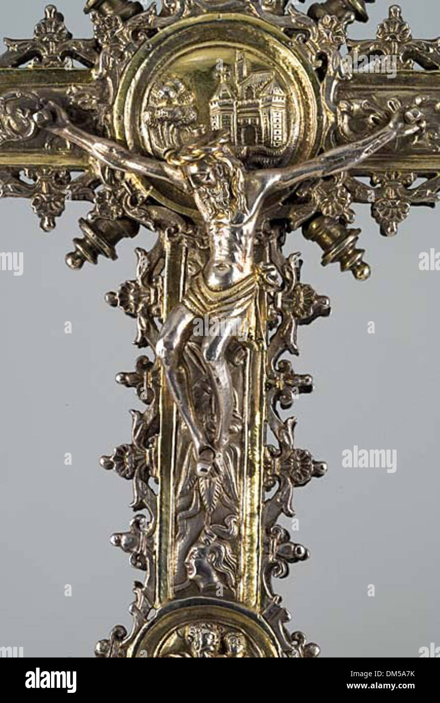 This altar cross, known as *Crucifijo de altar*, is a religious ...