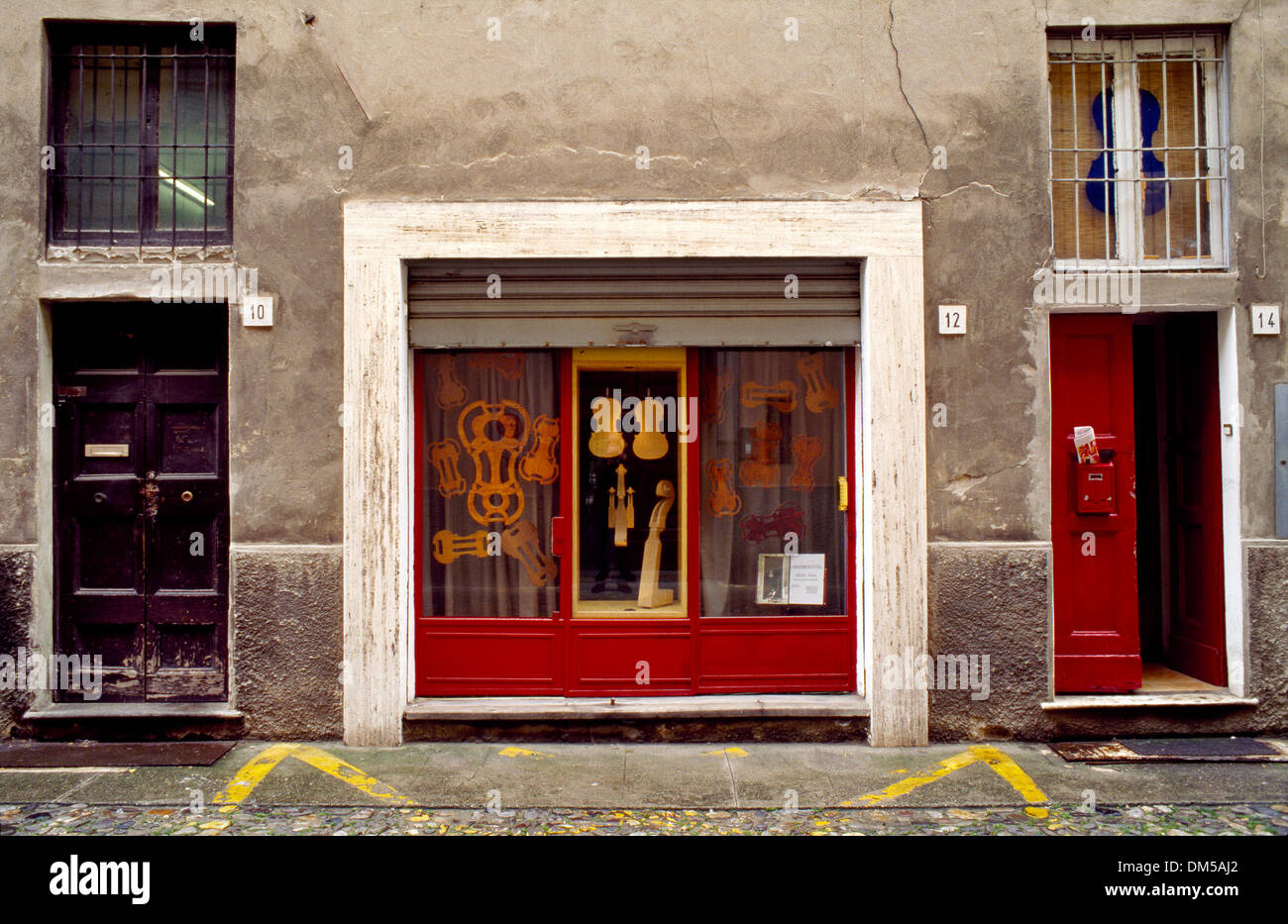 Cremona violin maker hi-res stock photography and images - Alamy