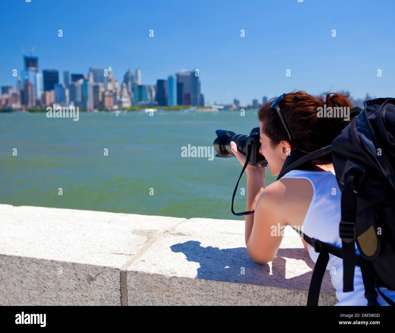 Pretty female photographer taking a picture of New York Stock Photo - Alamy