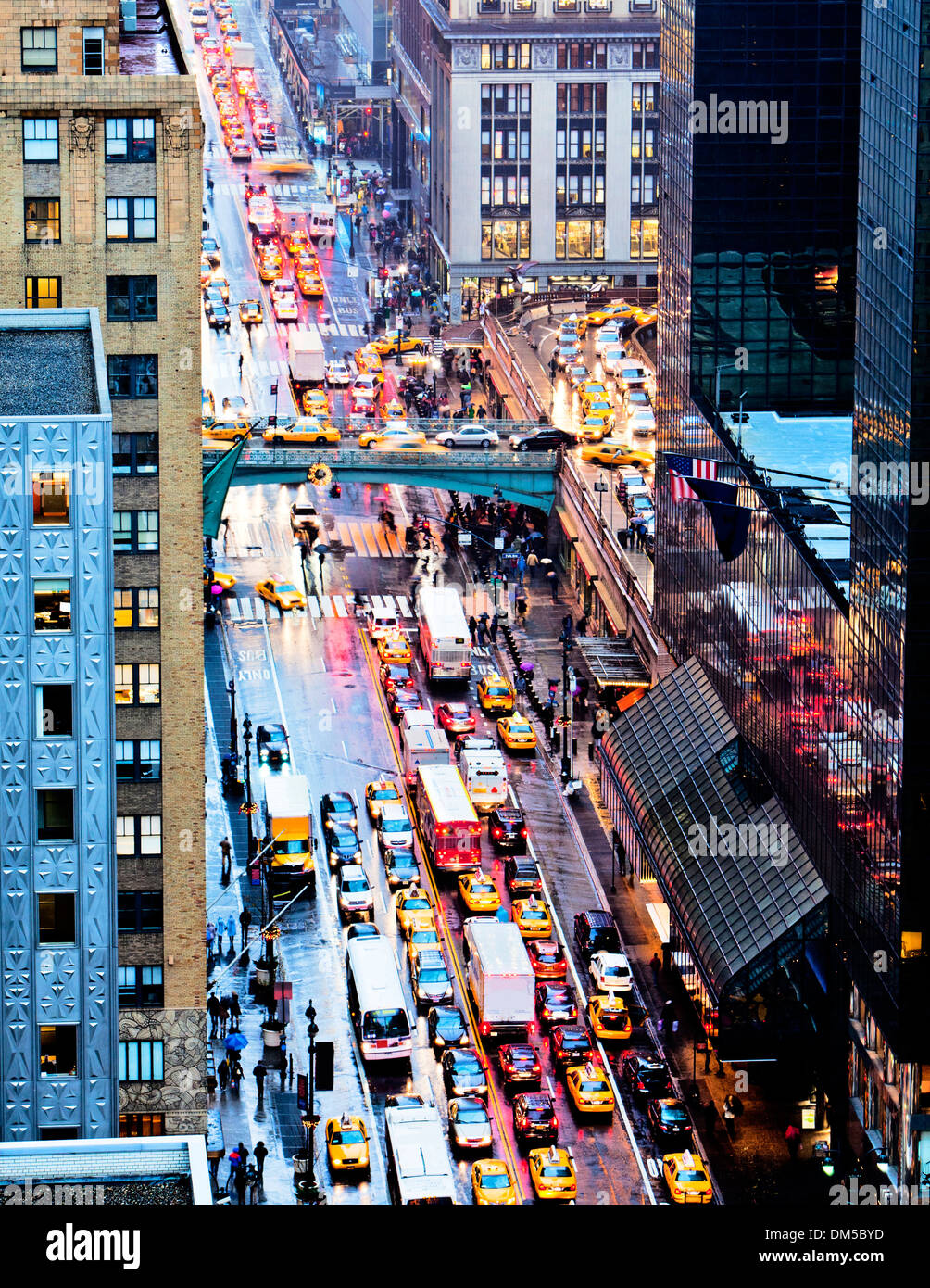Rush hour on 42nd Street in New York City Stock Photo - Alamy
