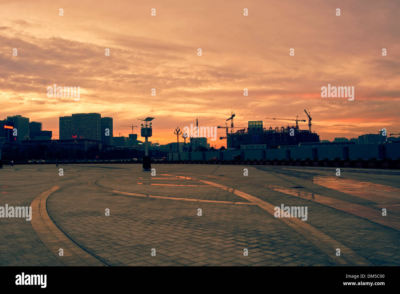 High rise building square street lights hi-res stock photography and ...