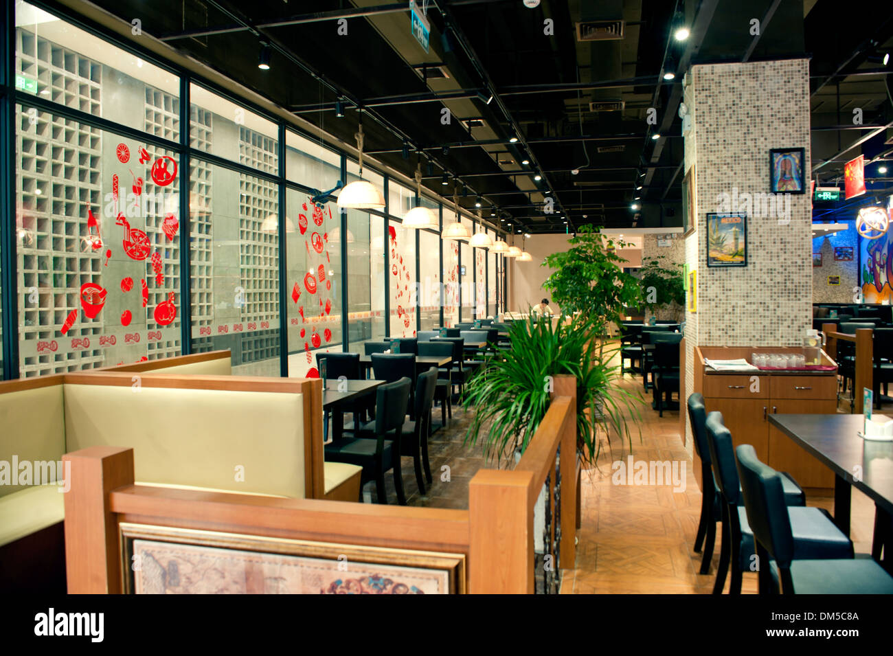 Upscale restaurant interior design Stock Photo - Alamy