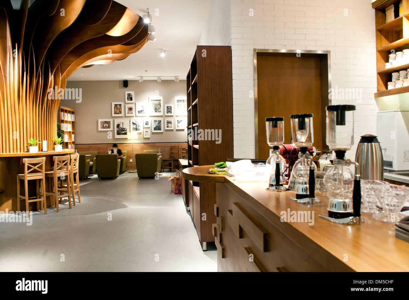 Bookstore bar hi-res stock photography and images - Alamy